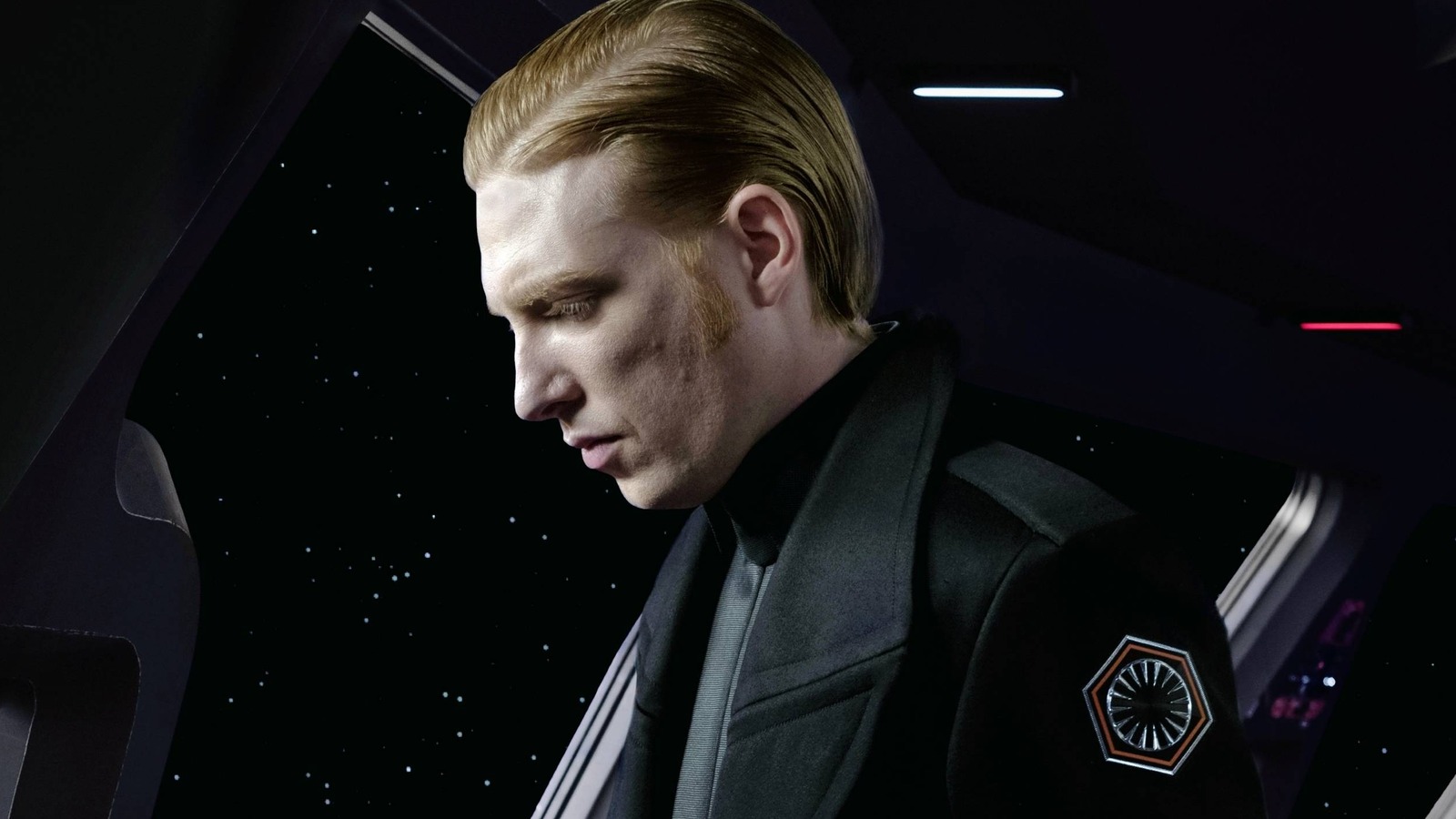 The Mandalorian S3's Commandant Hux Ties The Show To The Star Wars ...