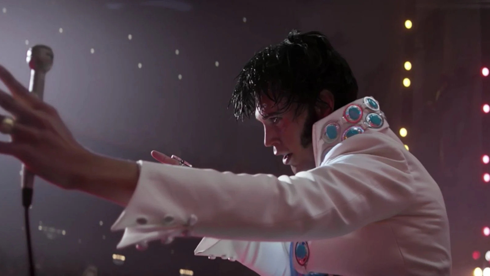 Elvis Review: An Electric, Excessive Musical Biopic That Feels Like A ...