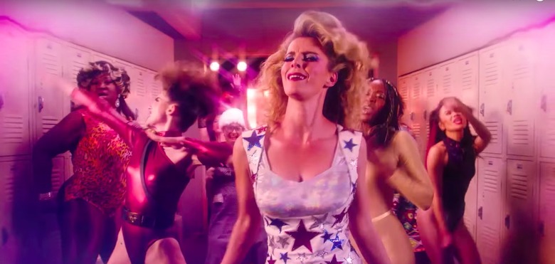 Glow Season 2 Teaser The Ladies Flash The Premiere Date Of The