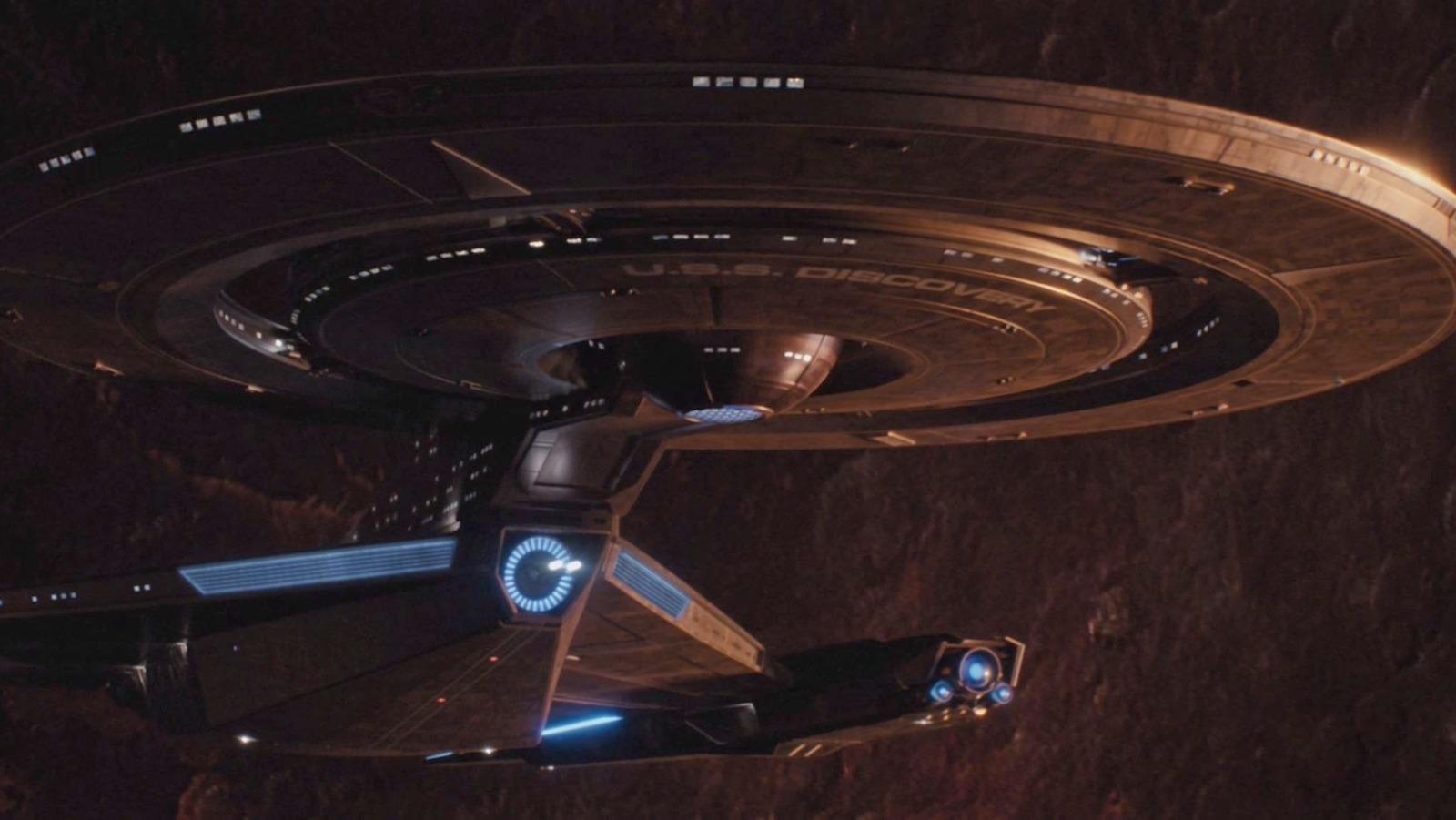 How Star Trek: Discovery Keeps Its Sci-Fi Stories Feeling Real