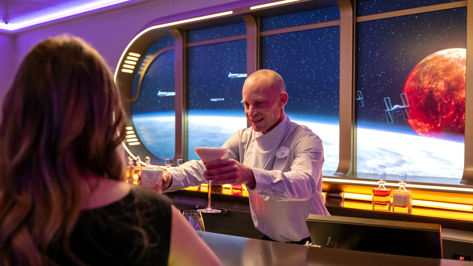 Star Wars: Hyperspace Lounge Sets A New Standard For Disney's Themed Bars