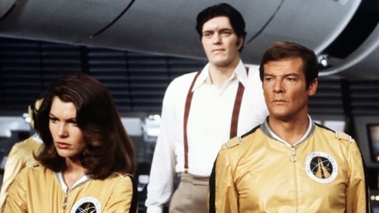The 5 Best James Bond Books That Hardcore Movie Fans Need To Read