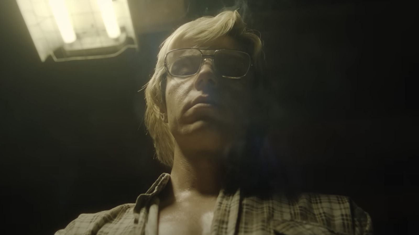Monster: The Jeffrey Dahmer Story Trailer: Evan Peters Invites You To ...