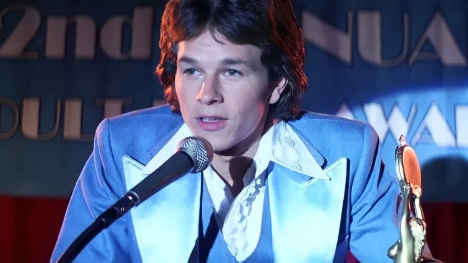 One Boogie Nights Scene Had Extras Walking Off The Set