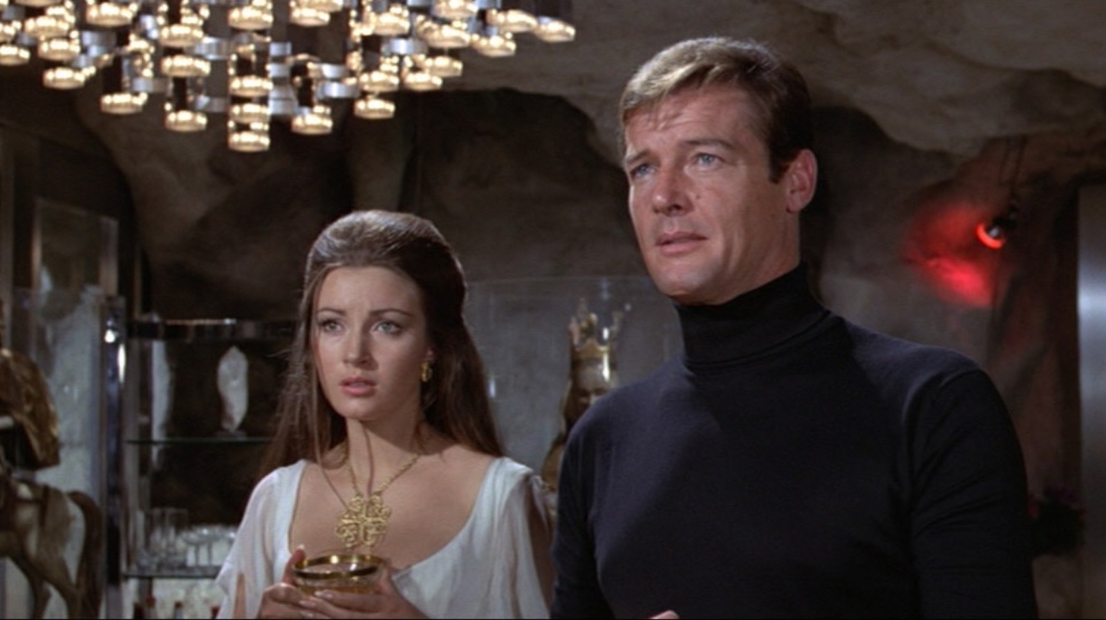 Roger Moore Borrowed A Policeman's Gun For Some Makeshift James Bond ...