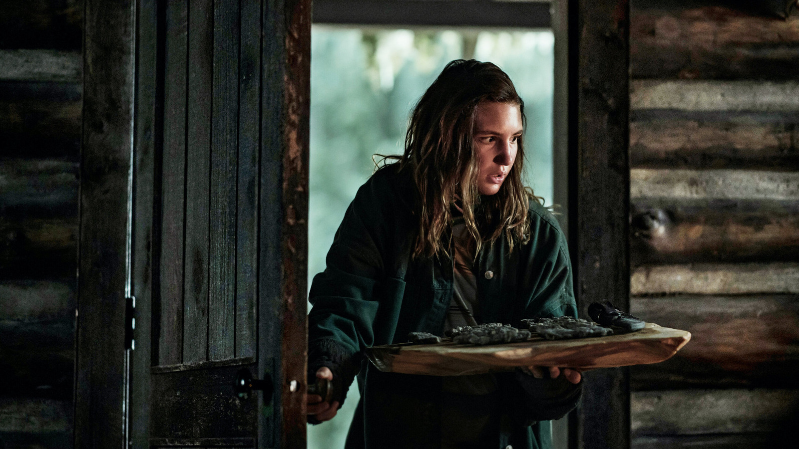 Shauna's Ear Eating In Yellowjackets Season 2 Episode 1 Was A Constant ...