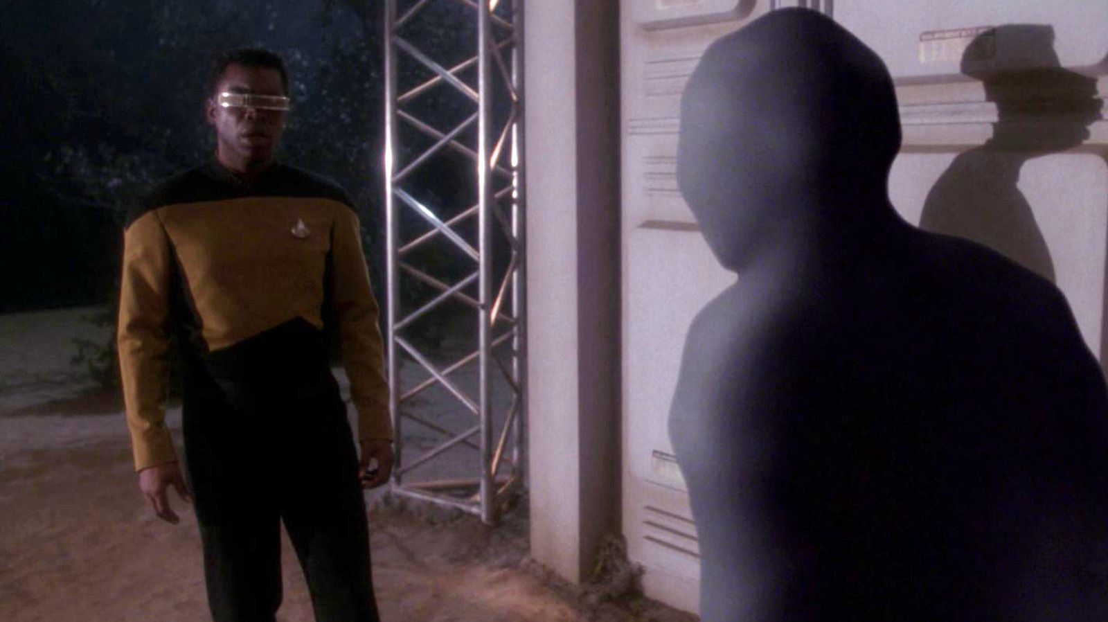 Star Trek: TNG's Identity Crisis Started As A Fan-Submitted Mess Of A ...