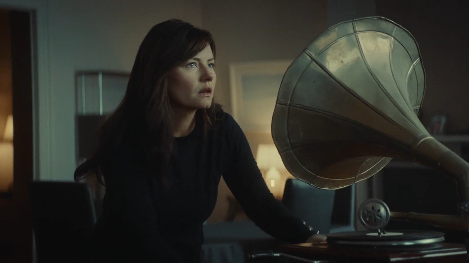 The Cellar Star Elisha Cuthbert Doesn't Hold Back In Horror Movies ...