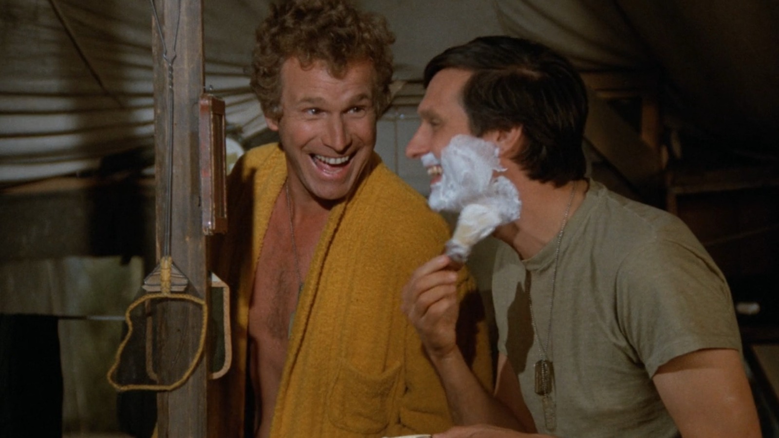 The Original British Broadcast Of M*A*S*H Made One Jarring Change To ...