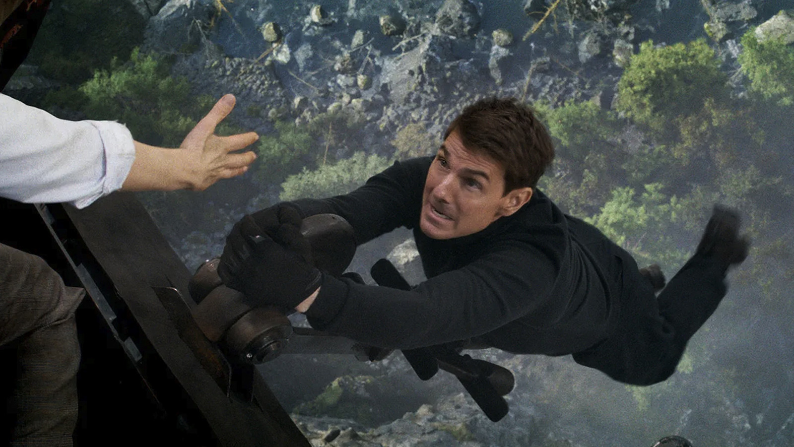 Tom Cruise Should Take This Lesson From Dwayne Johnson