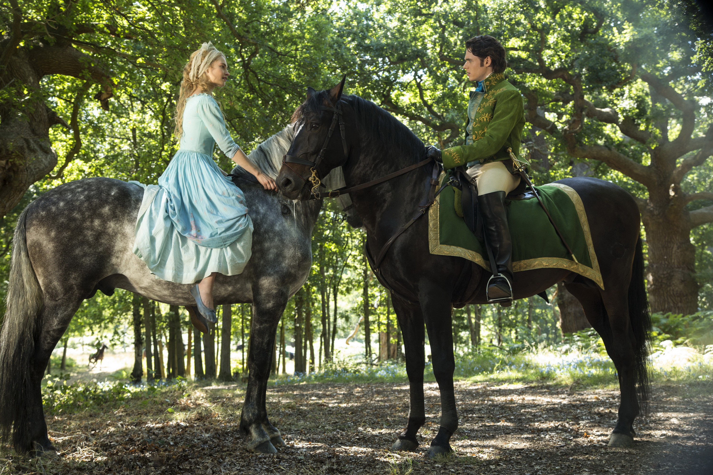 'Cinderella' International Trailer: Disney Cloaks An Old Tale In ...