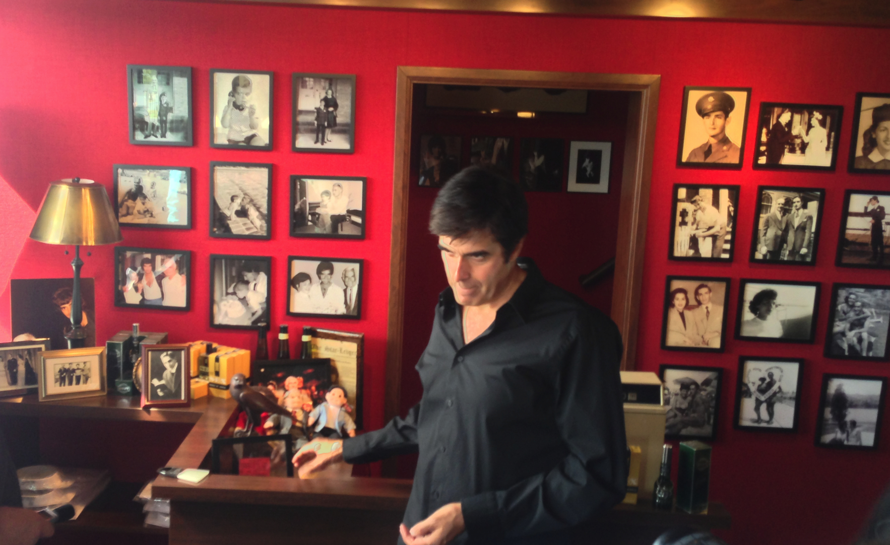 /Film Visits David Copperfield's Secret Warehouse/Museum to Learn The ...