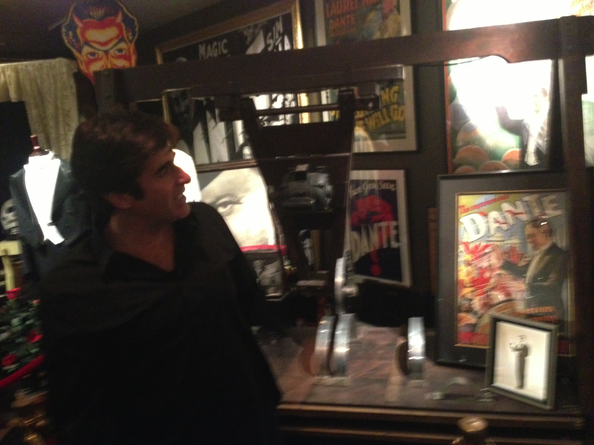 /Film Visits David Copperfield's Secret Warehouse/Museum to Learn The ...