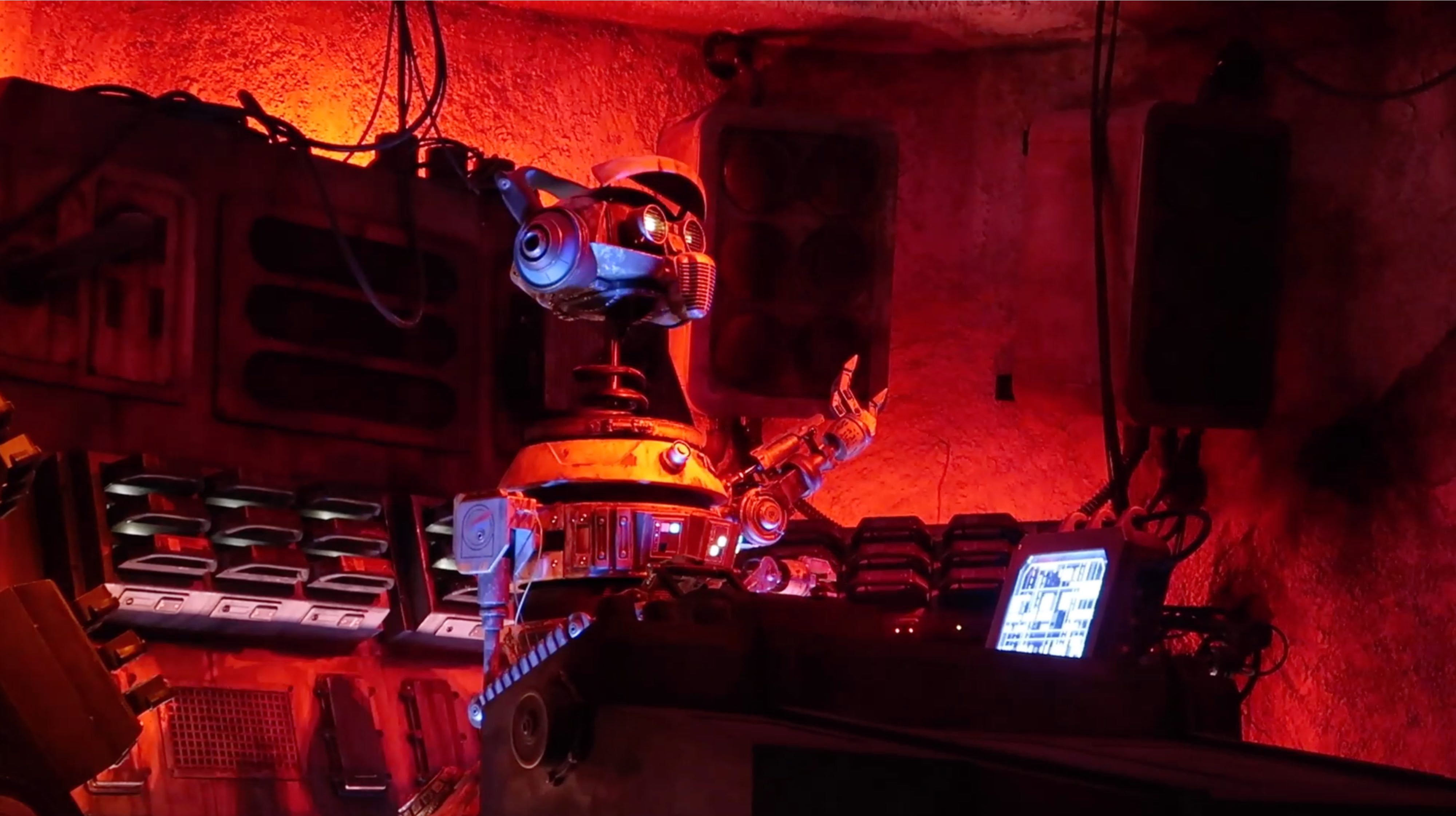 Theme Park Bits: New Six Flags Rides, Galaxy's Edge Droid Policies, And ...