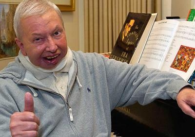 Roger Ebert Releases Photo Of His New Look