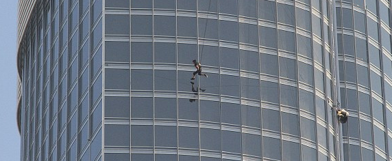 Photos Of Tom Cruise's Spectacular Skyscraper Stunt From 'Mission ...